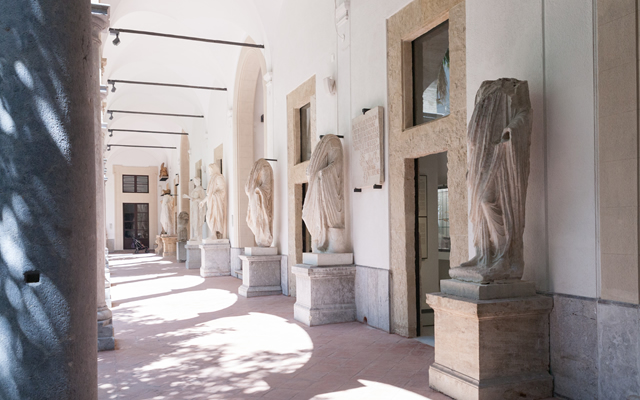 Writing & Statues. Palaeographic Analysis and Historical Perspectives ...